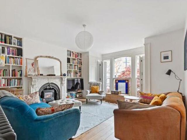 3 Bedroom Flat For Sale In London