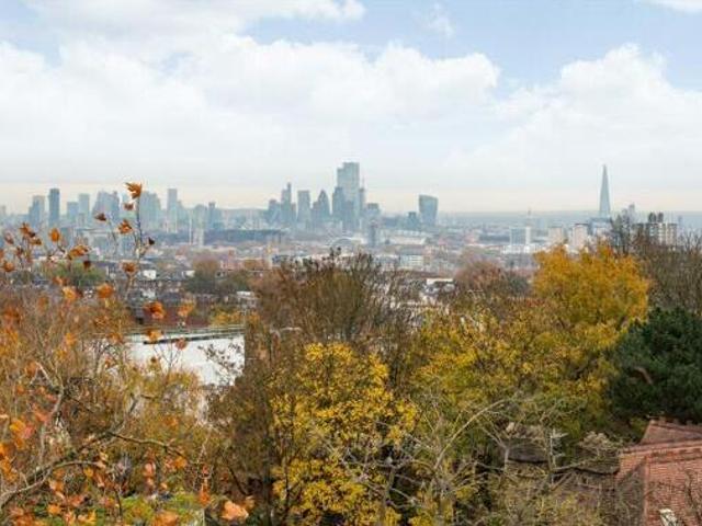 3 Bedroom Flat For Sale In London