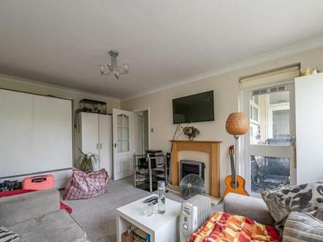 3 Bedroom Flat For Sale In London