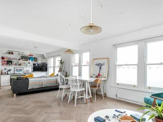 3 Bedroom Flat For Sale In London