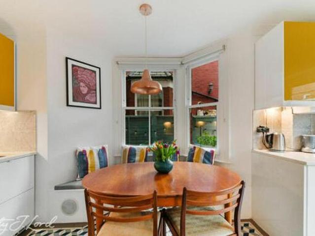 3 Bedroom Flat For Sale In London