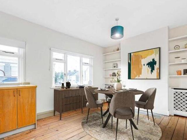 3 Bedroom Flat For Sale In London