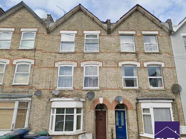 3 Bedroom Flat For Sale In London