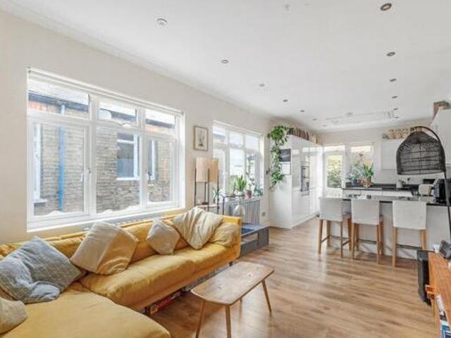 3 Bedroom Flat For Sale In London
