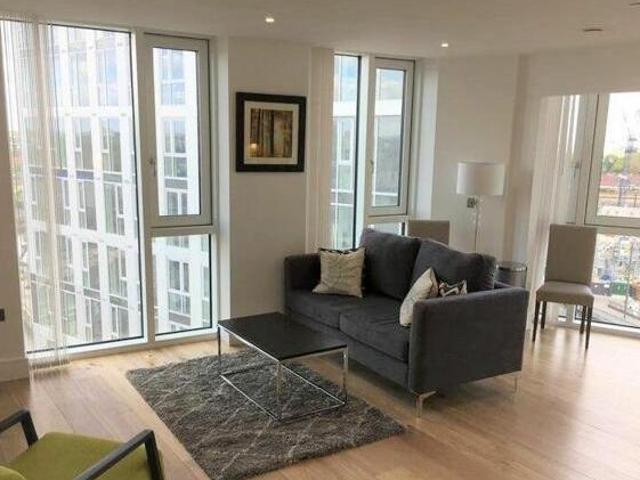 3 Bedroom Flat For Sale In London