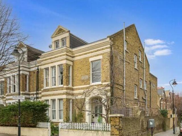 3 Bedroom Flat For Sale In London