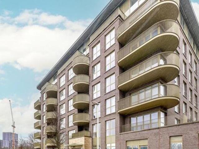 3 Bedroom Flat For Sale In London