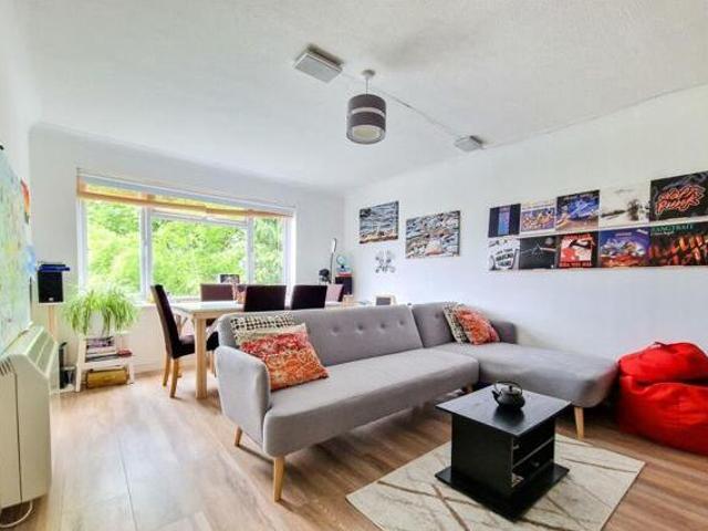 3 Bedroom Flat For Sale In London