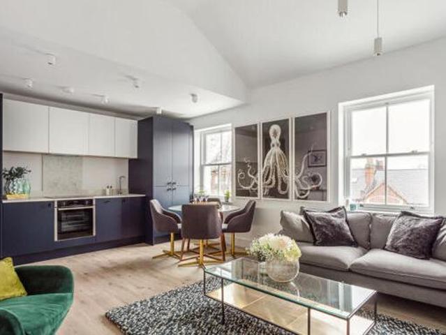 3 Bedroom Flat For Sale In London