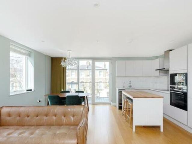 3 Bedroom Flat For Sale In London
