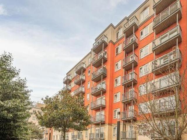 3 Bedroom Flat For Sale In London
