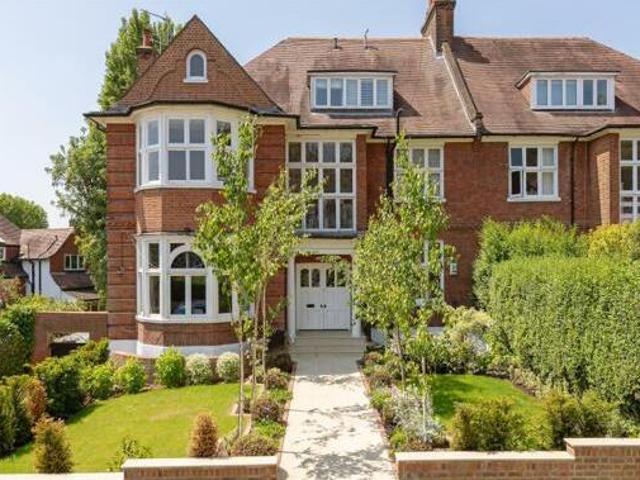 3 Bedroom Flat For Sale In London