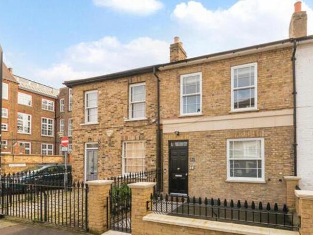 3 Bedroom Flat For Sale In London