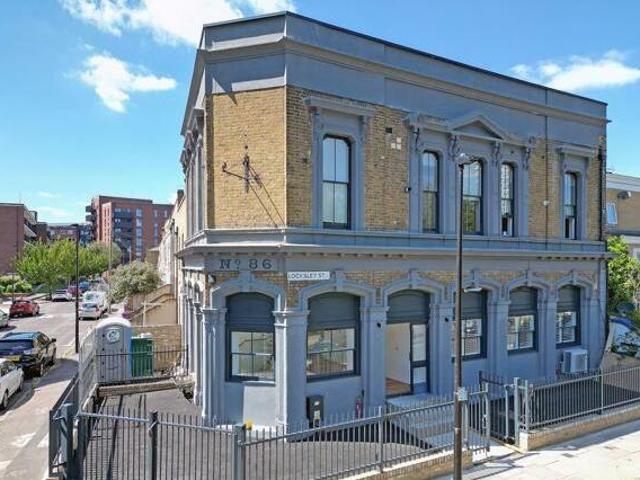 3 Bedroom Flat For Sale In London