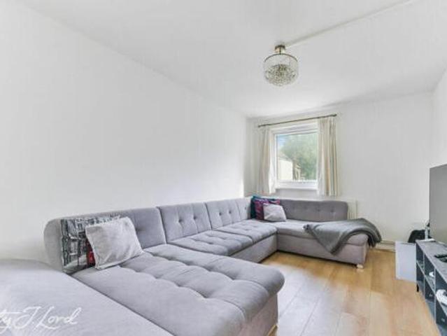 3 Bedroom Flat For Sale In London