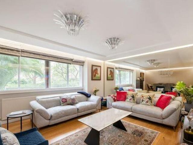3 Bedroom Flat For Sale In London