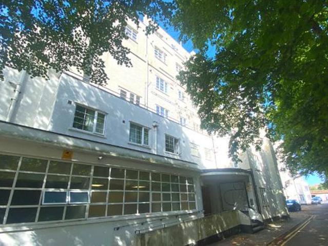 3 Bedroom Flat For Sale In London