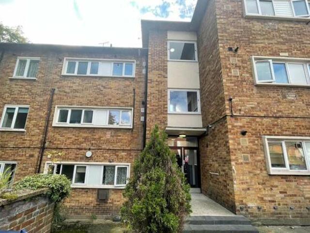 3 Bedroom Flat For Sale In London