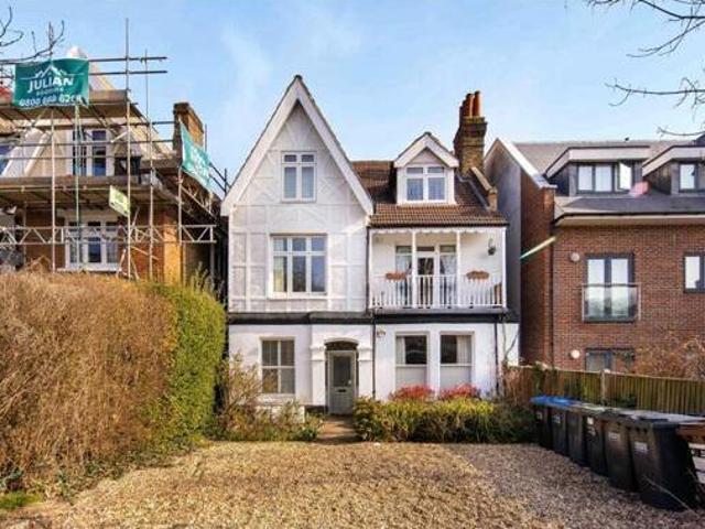 3 Bedroom Flat For Sale In London