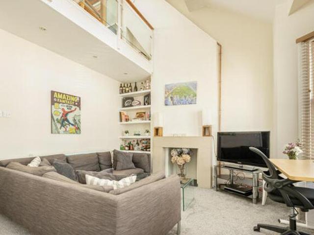 3 Bedroom Flat For Sale In London