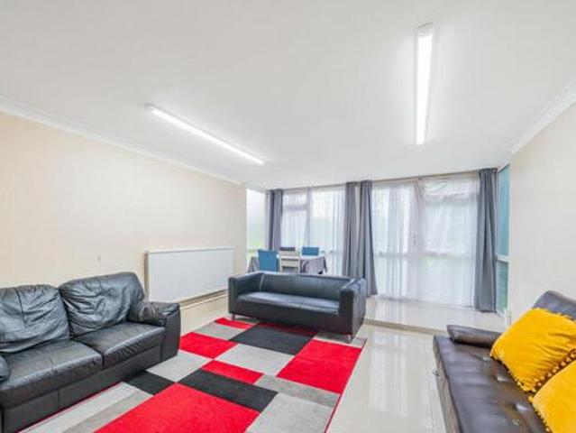 3 Bedroom Flat For Sale In London