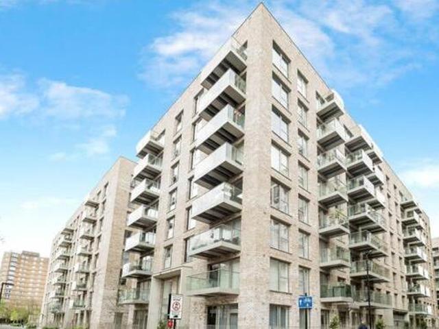 3 Bedroom Flat For Sale In London