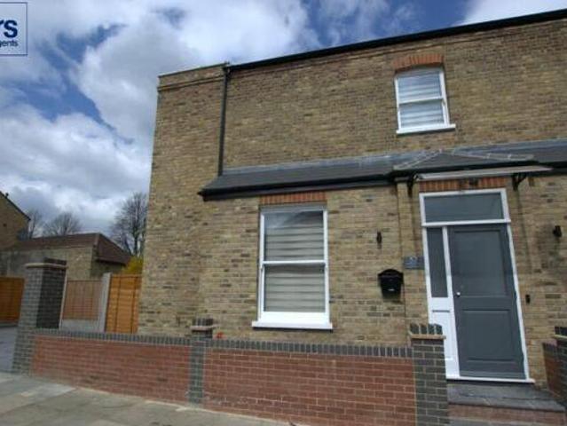 3 Bedroom Flat For Sale In London