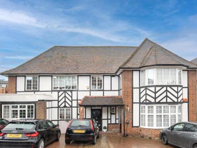 3 Bedroom Flat For Sale In London