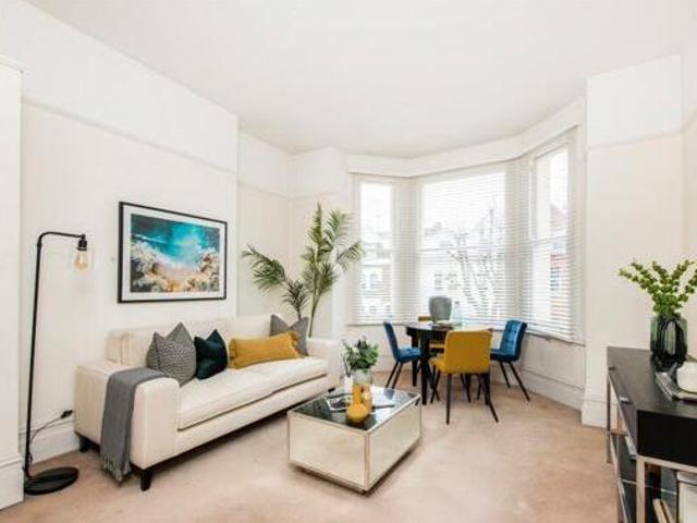 3 Bedroom Flat For Sale In London