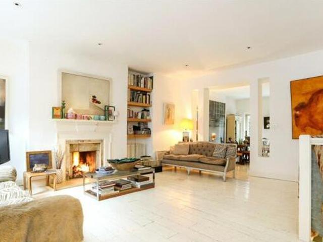 3 Bedroom Flat For Sale In London