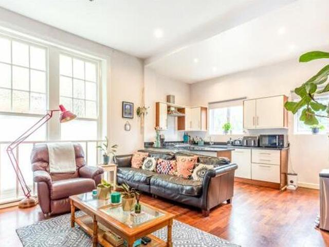 3 Bedroom Flat For Sale In London