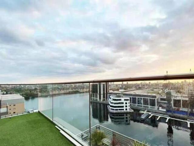 3 Bedroom Flat For Sale In London