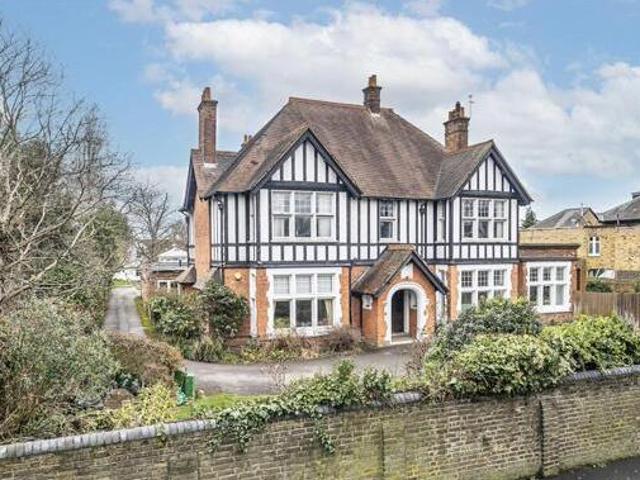 3 Bedroom Flat For Sale In London