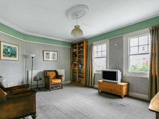3 Bedroom Flat For Sale In London