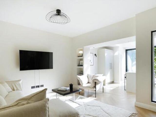 3 Bedroom Flat For Sale In London