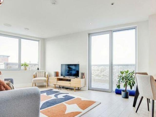 3 Bedroom Flat For Sale In London