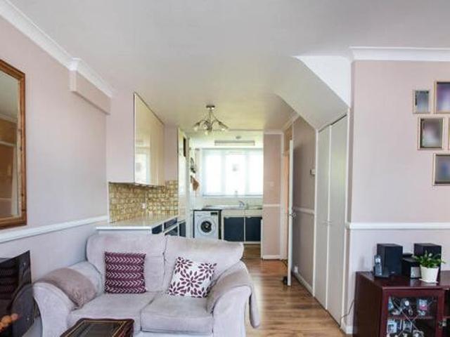3 Bedroom Flat For Sale In London
