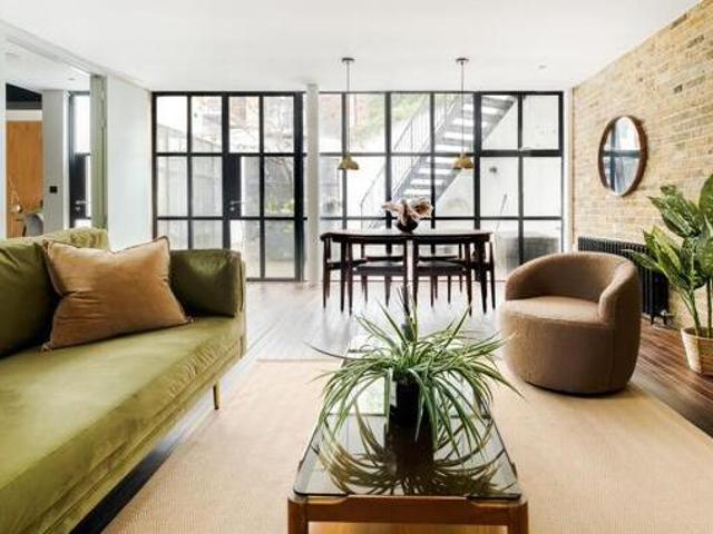 3 Bedroom Flat For Sale In London