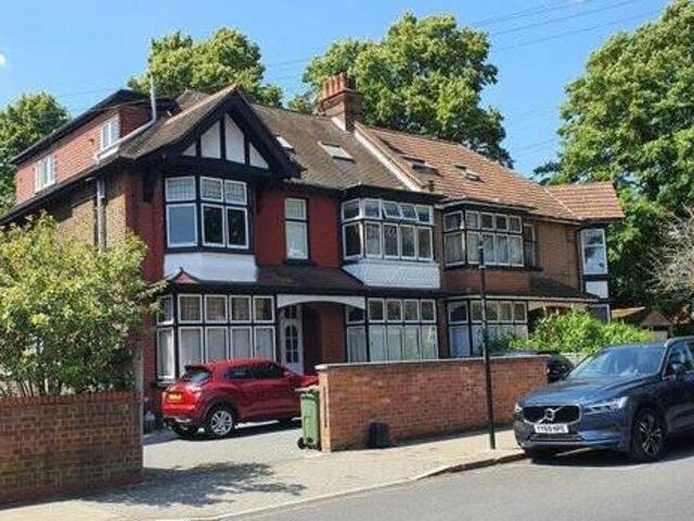 3 Bedroom Flat For Sale In London