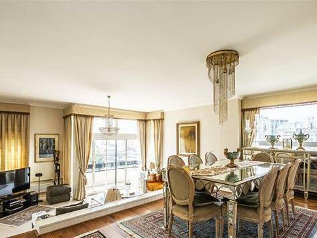 3 Bedroom Flat For Sale In London