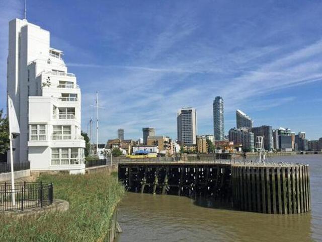 3 Bedroom Flat For Sale In London
