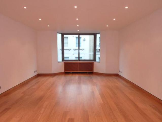 3 Bedroom Flat For Sale In London