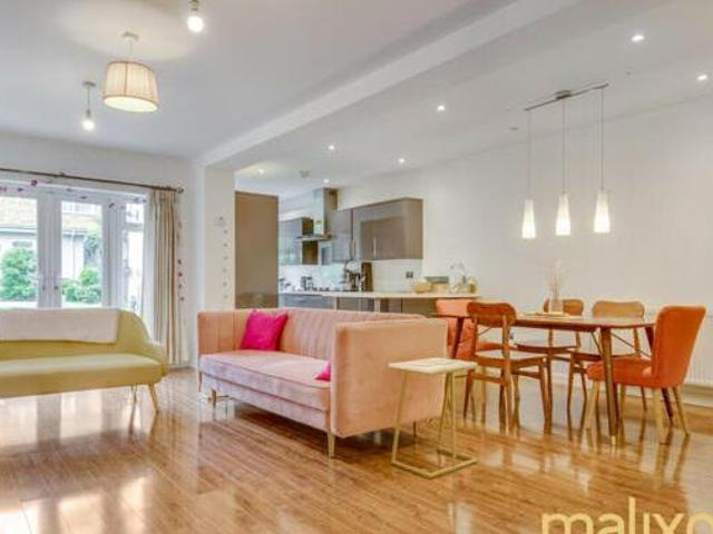 3 Bedroom Flat For Sale In London