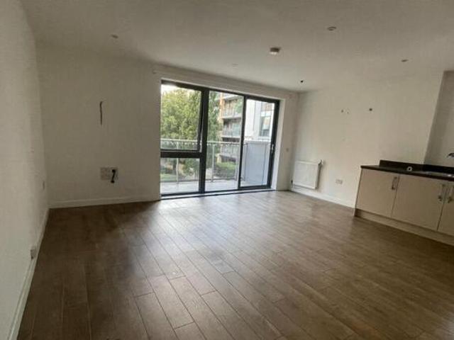 3 Bedroom Flat For Sale In London