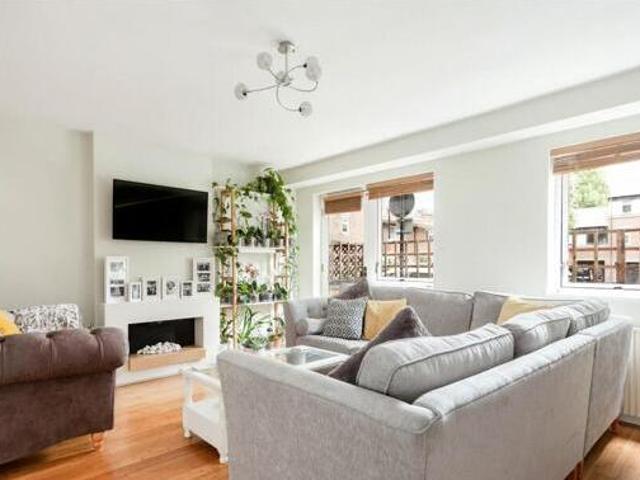 3 Bedroom Flat For Sale In London
