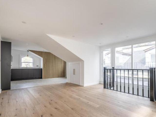 3 Bedroom Flat For Sale In London