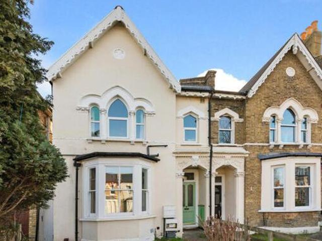 3 Bedroom Flat For Sale In London