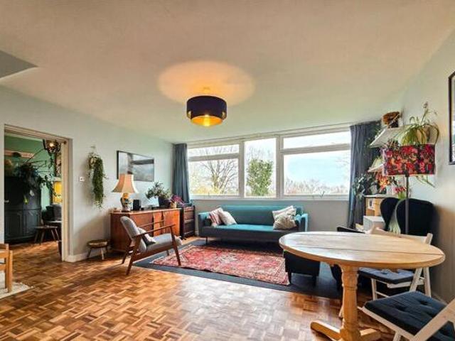 3 Bedroom Flat For Sale In London