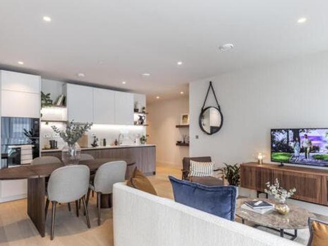 3 Bedroom Flat For Sale In London