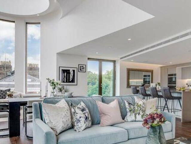 3 Bedroom Flat For Sale In London